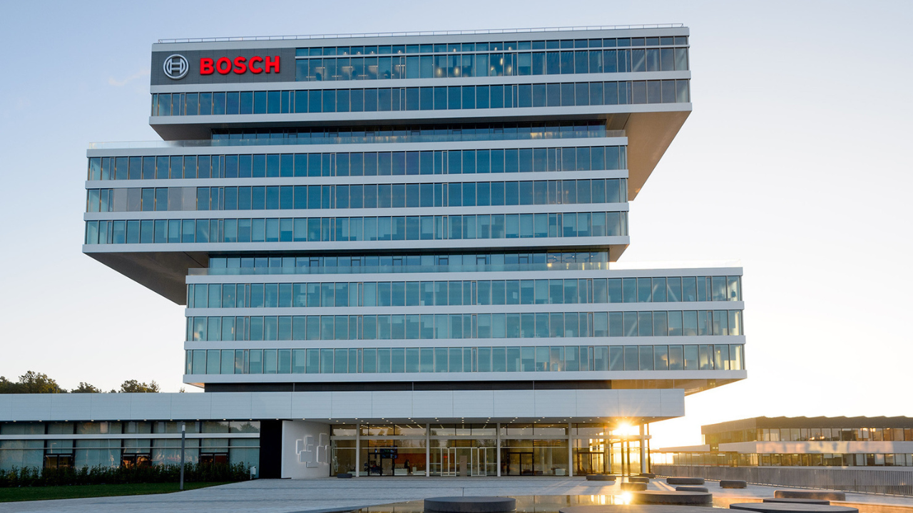 【C】Internship at the Corporate Communications Department